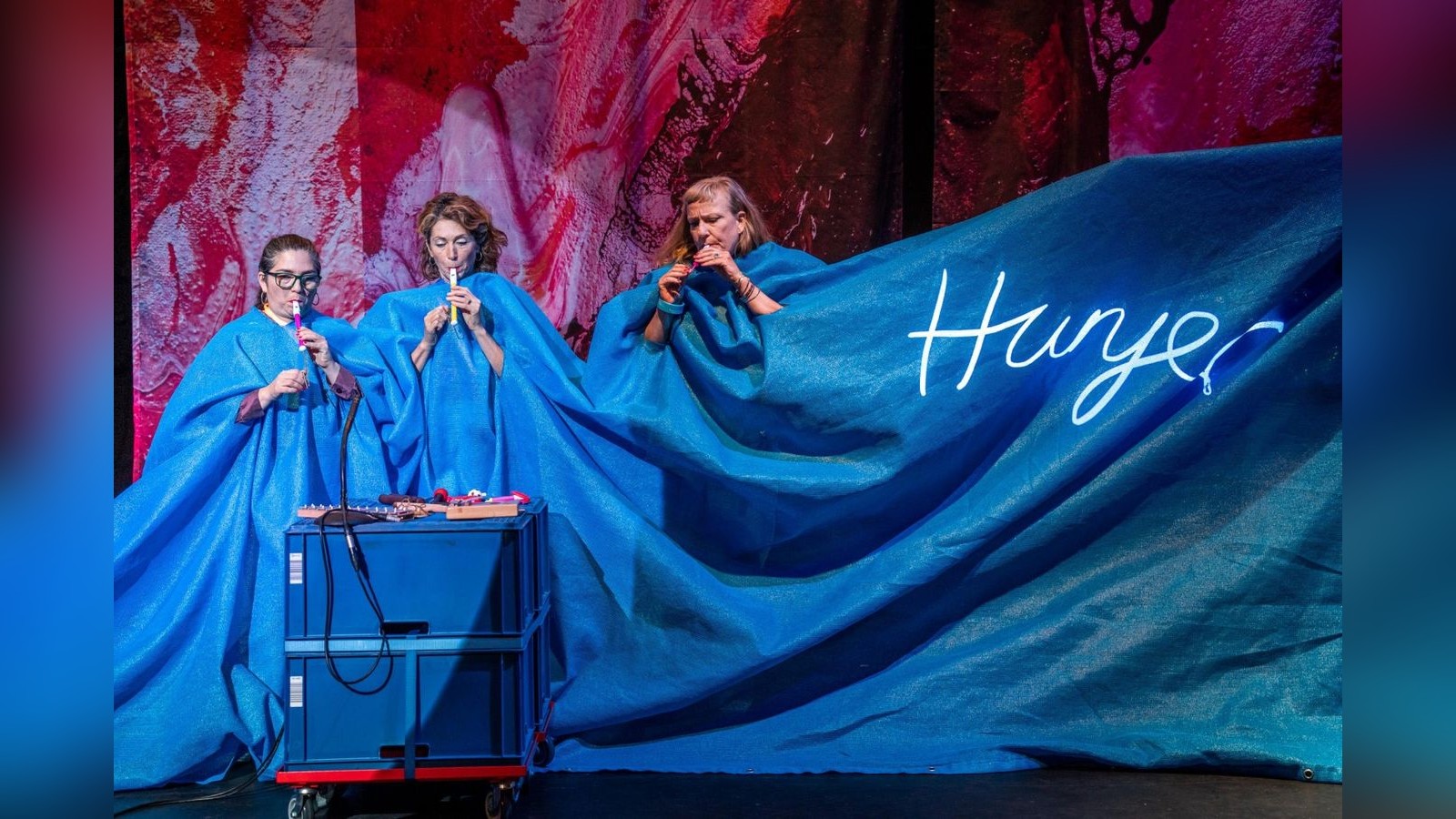 She She Pop mit „High“ im HAU: Die Schauspieler suchen den Rausch und ...