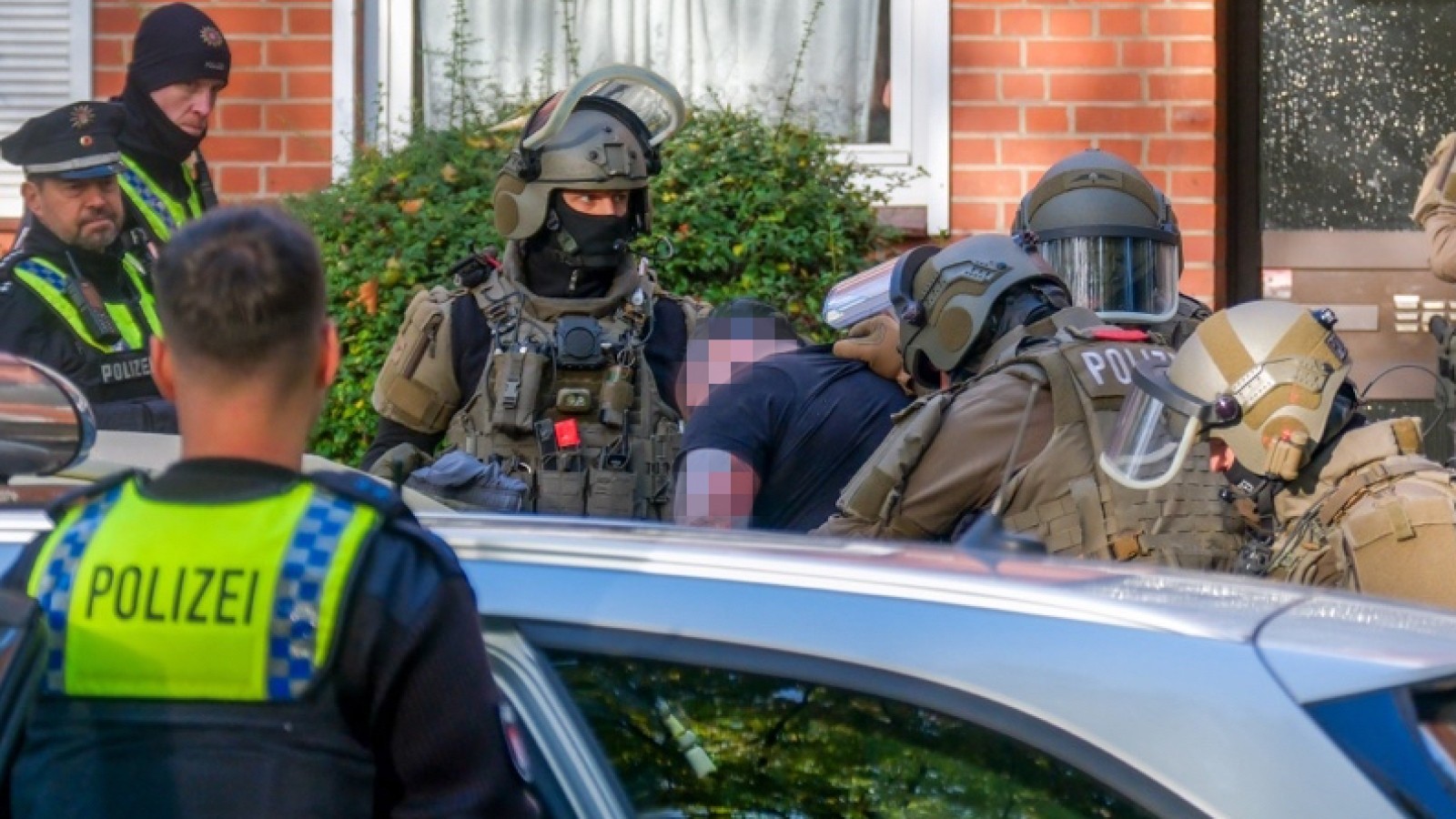 Polizei Hamburg: SEK-Einsatz in Hamm – Mann in Wohnung festgenommen