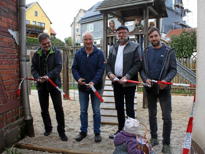 Sankt Gangloff verschenkt seinen Spielplatz an Scheiditz