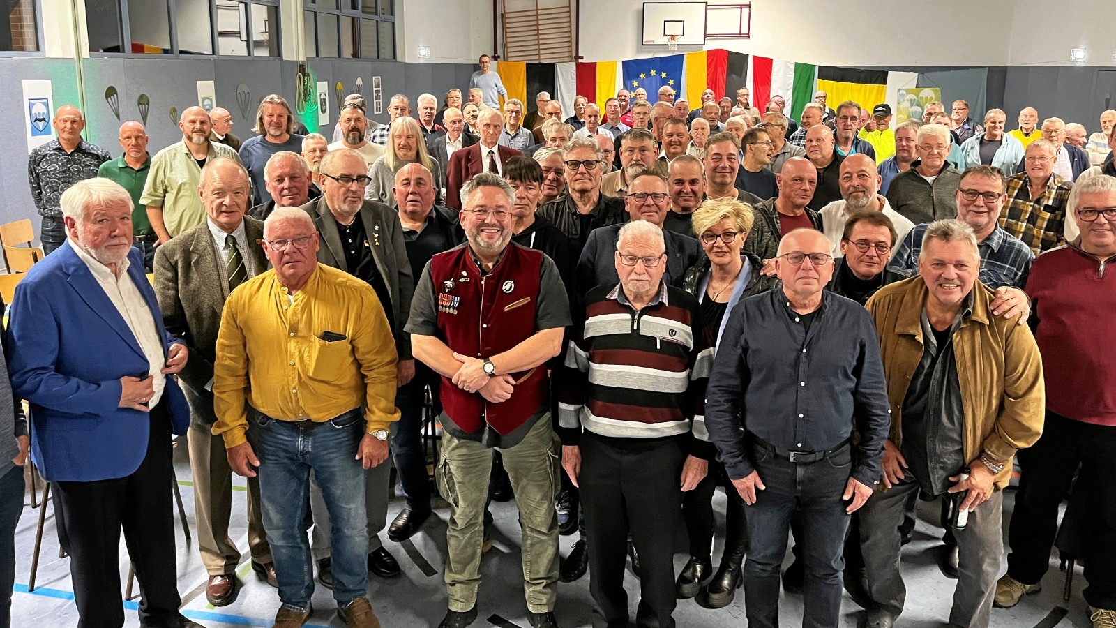 Iserlohn: Ehemalige Fallschirmjäger treffen sich nach Jahren