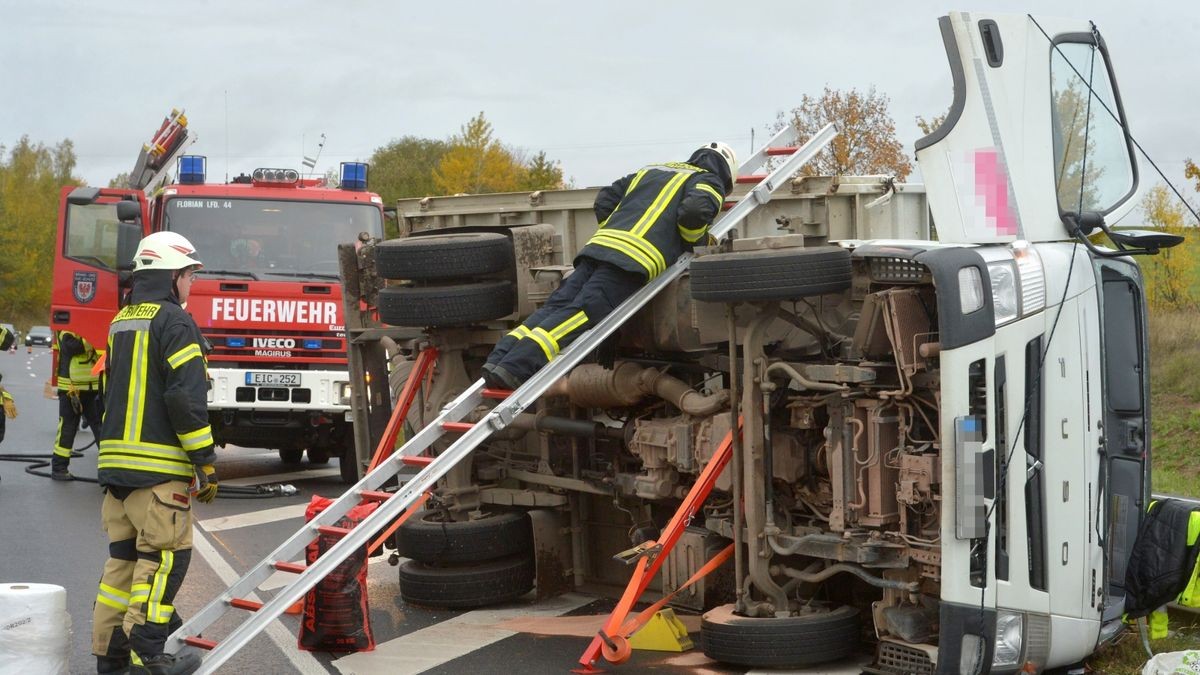 Leinefelder Autobahnzubringer nach Unfall gesperrt – Rettungshubschrauber im Einsatz