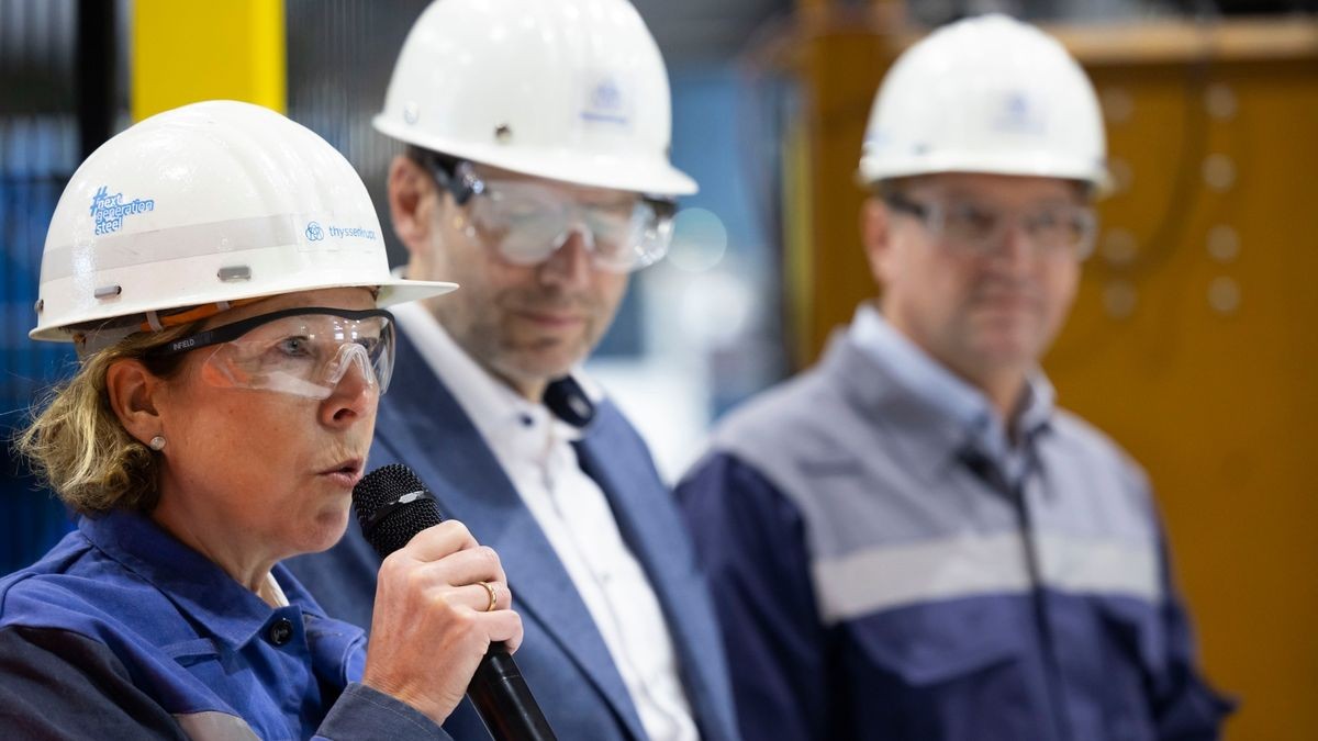 Inbetriebnahme des Doppelreversiergerüst für Stähle