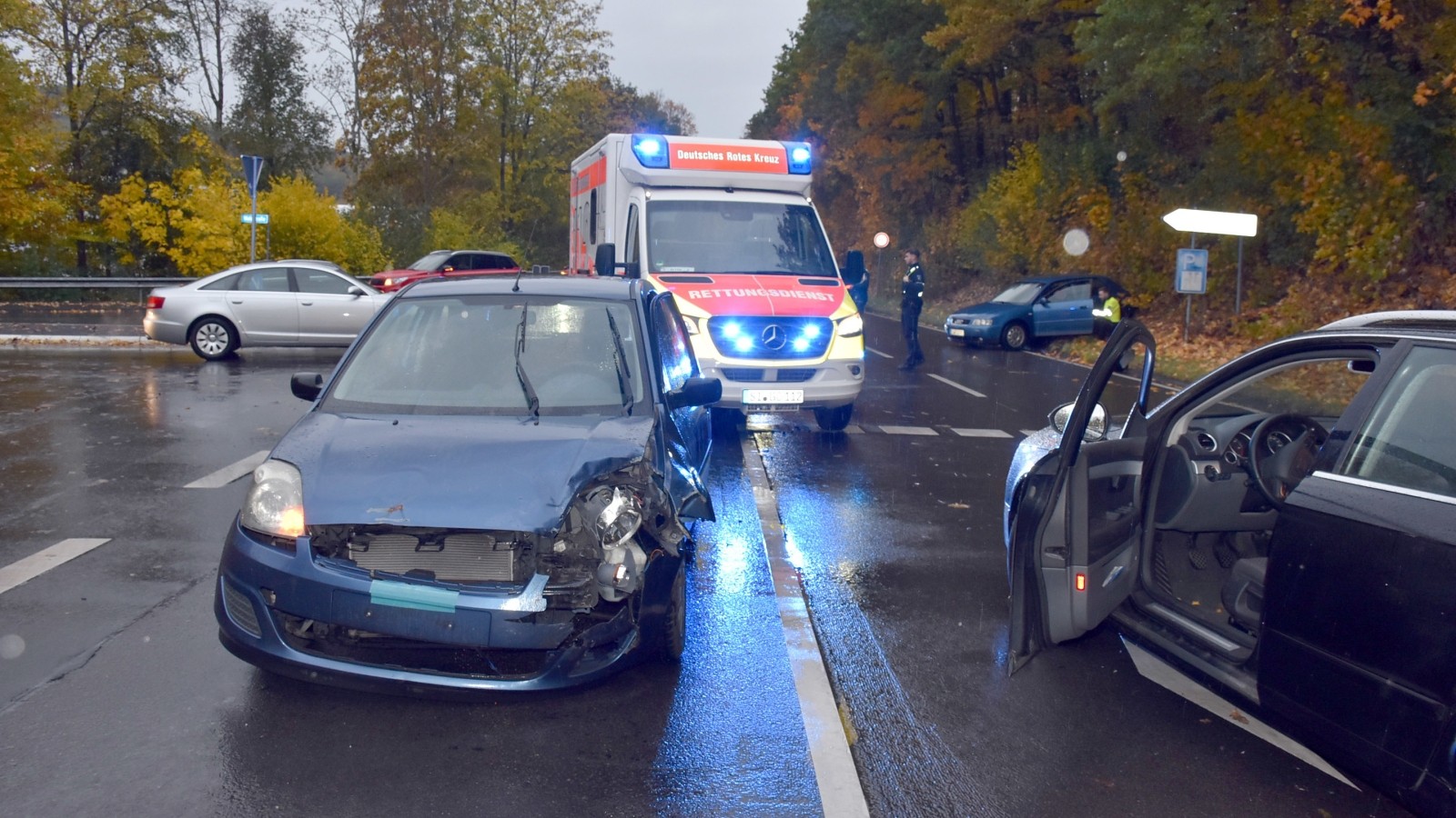 Unfall: Vorfahrt missachtet – Auto schleudert über Kreuzung