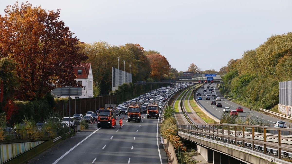 Unfall A40: Splitter auf Fahrbahn - Autobahn war gesperrt