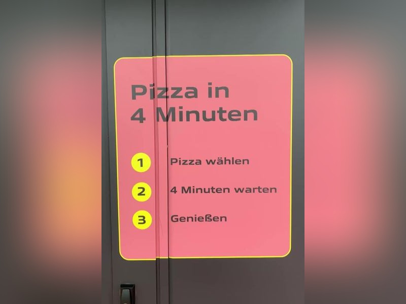 Pizza aus dem neuen vollautomatischen Pizza-Automaten