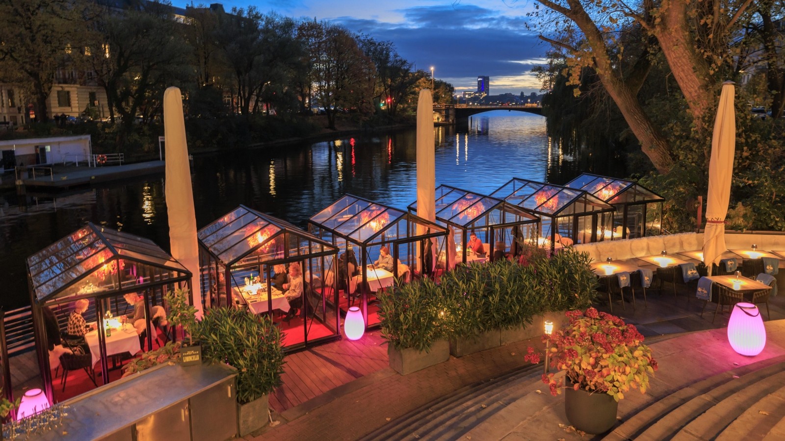 Alster: Romantische Glashäuschen sind zurück in Hamburg und ernten Kritik