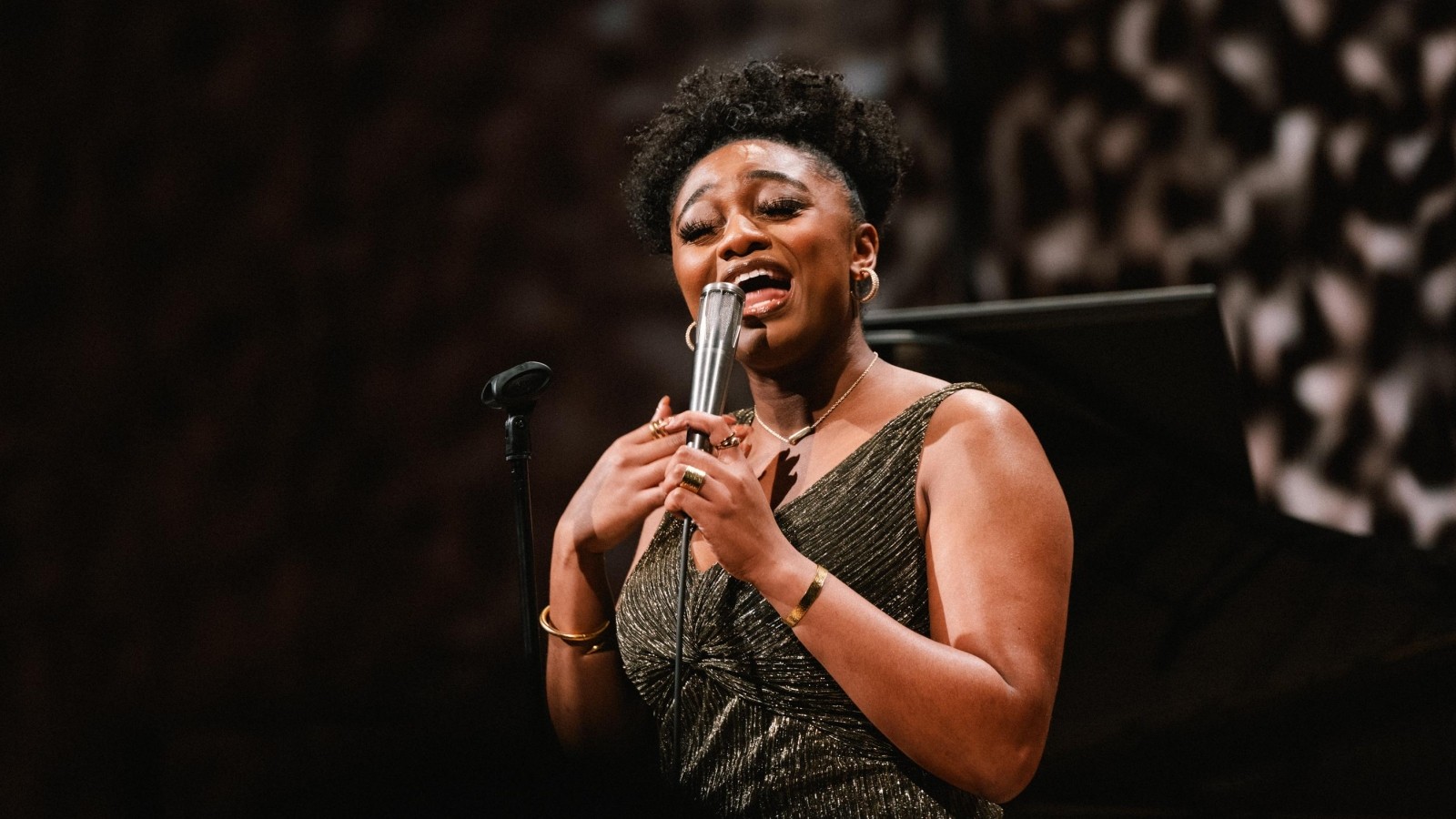 Samara Joy: Sensationelles Elbphilharmonie-Debüt einer großen Sängerin