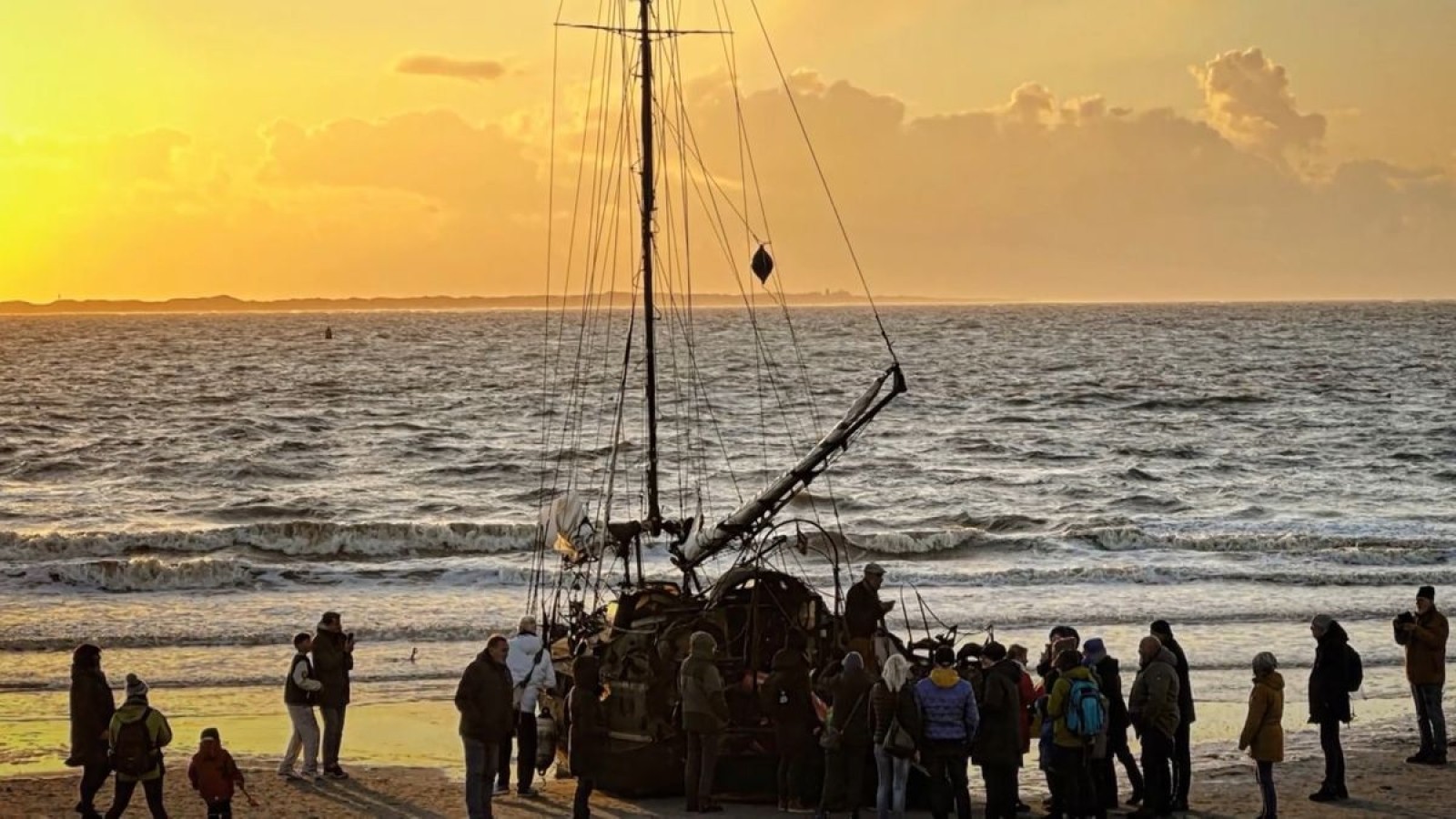 Seemann strandet mit Segelboot auf Norderney - und lebt nun am Strand