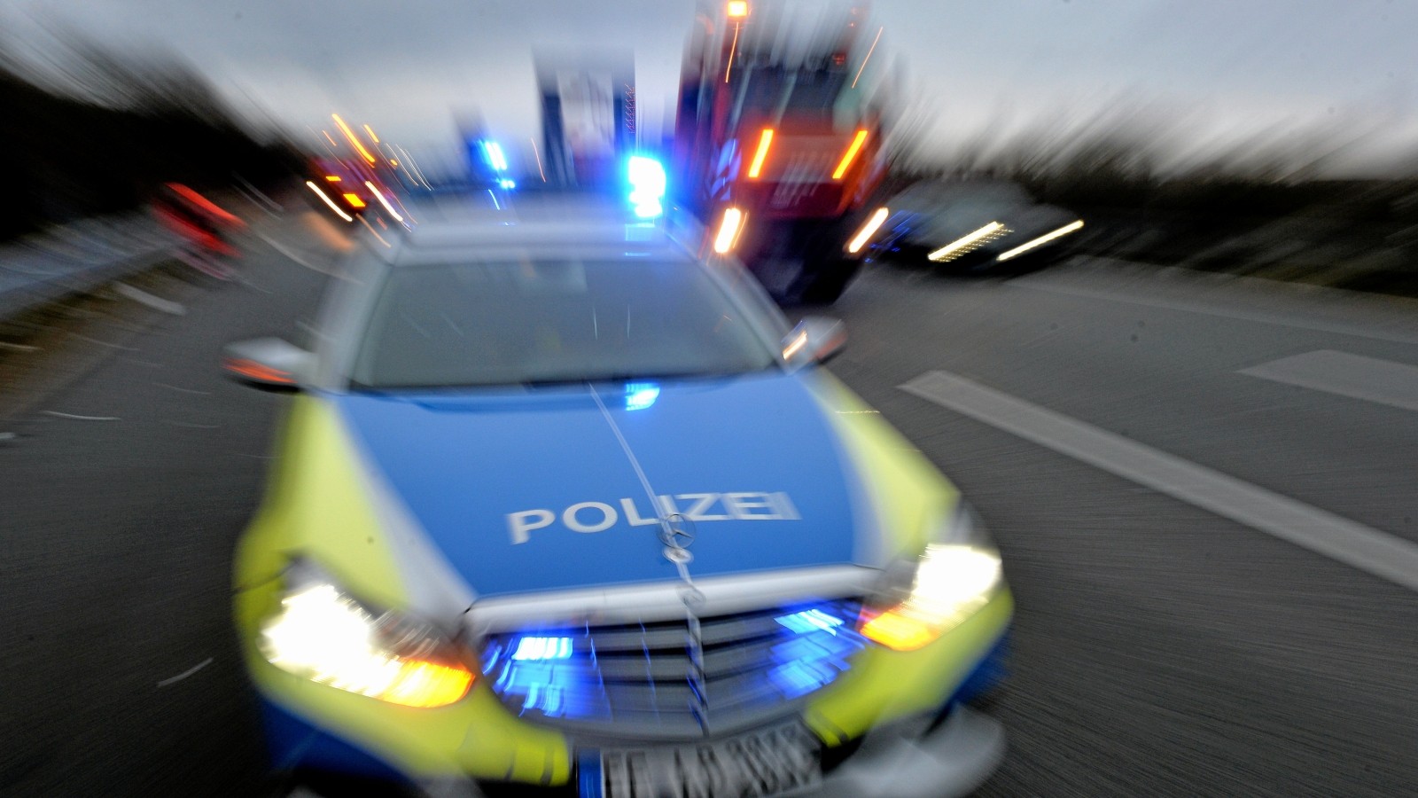 Schwerer Unfall auf A71 bei Erfurt: Autofahrer fährt ungebremst auf anderes Auto auf