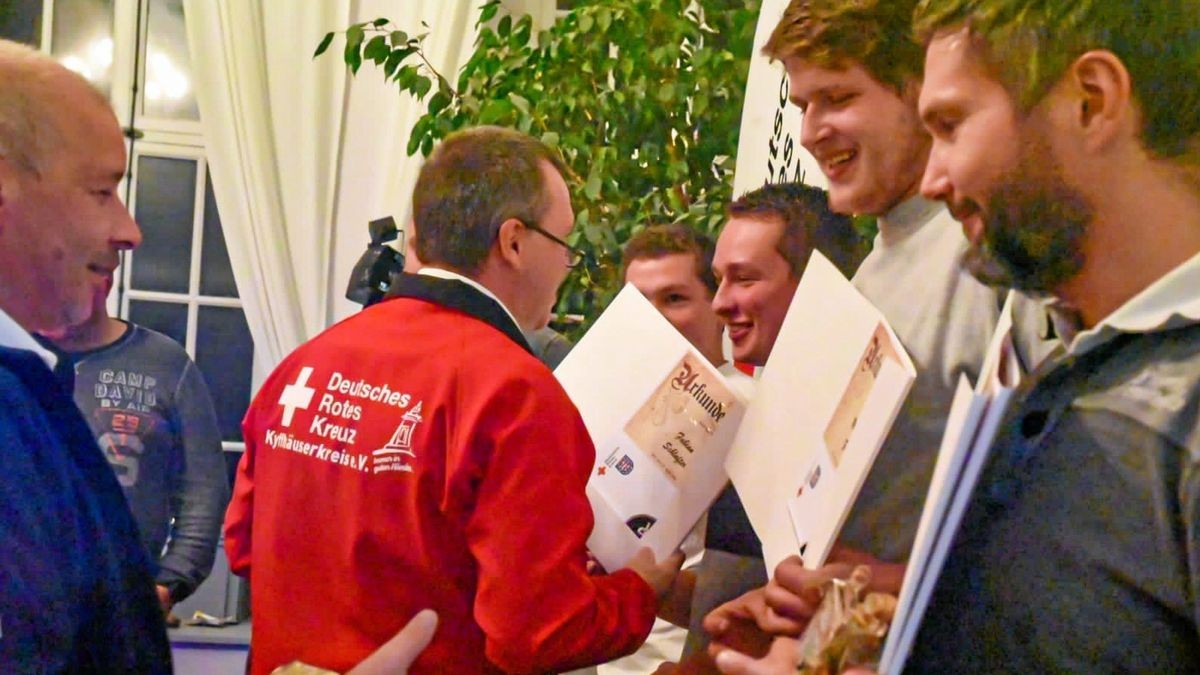 Zeugnisse für Sanitäter und Dank an Ehrenamtler beim DRK ...