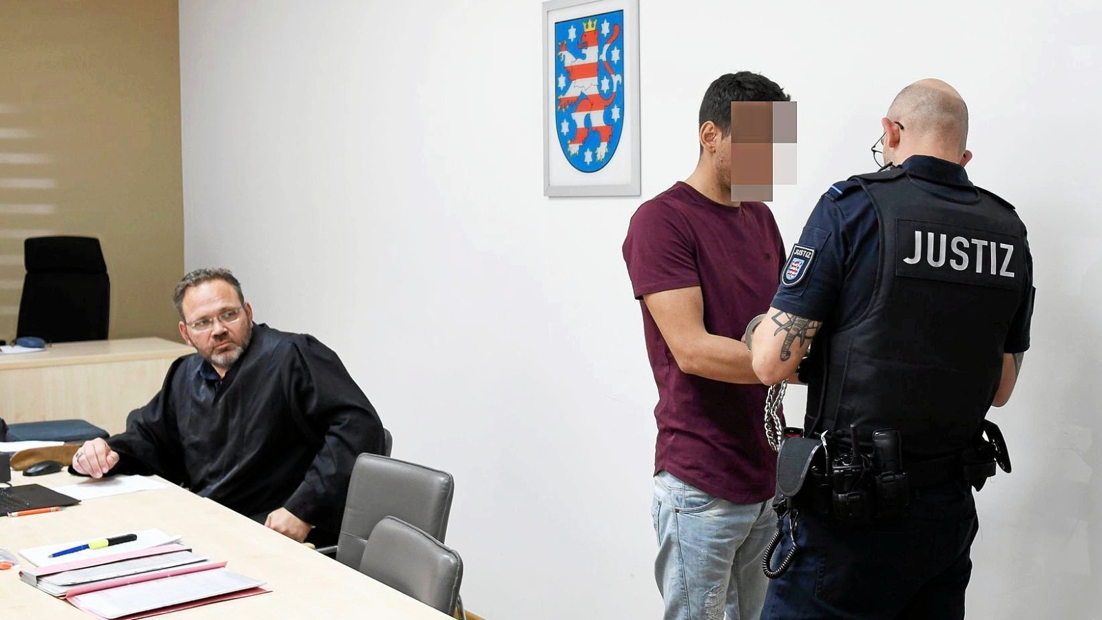 Kriminelles Aus Ostthüringen Mann Flieht Aus Der Haft Und Wird Wegen