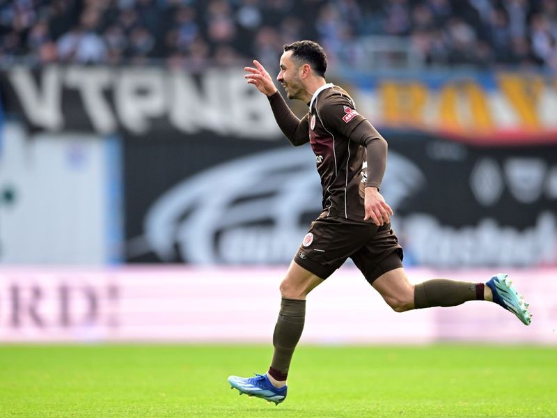 Rostock-Sieg: St. Paulis Fackelmann Saliakas macht Axel Schulz Konkurrenz