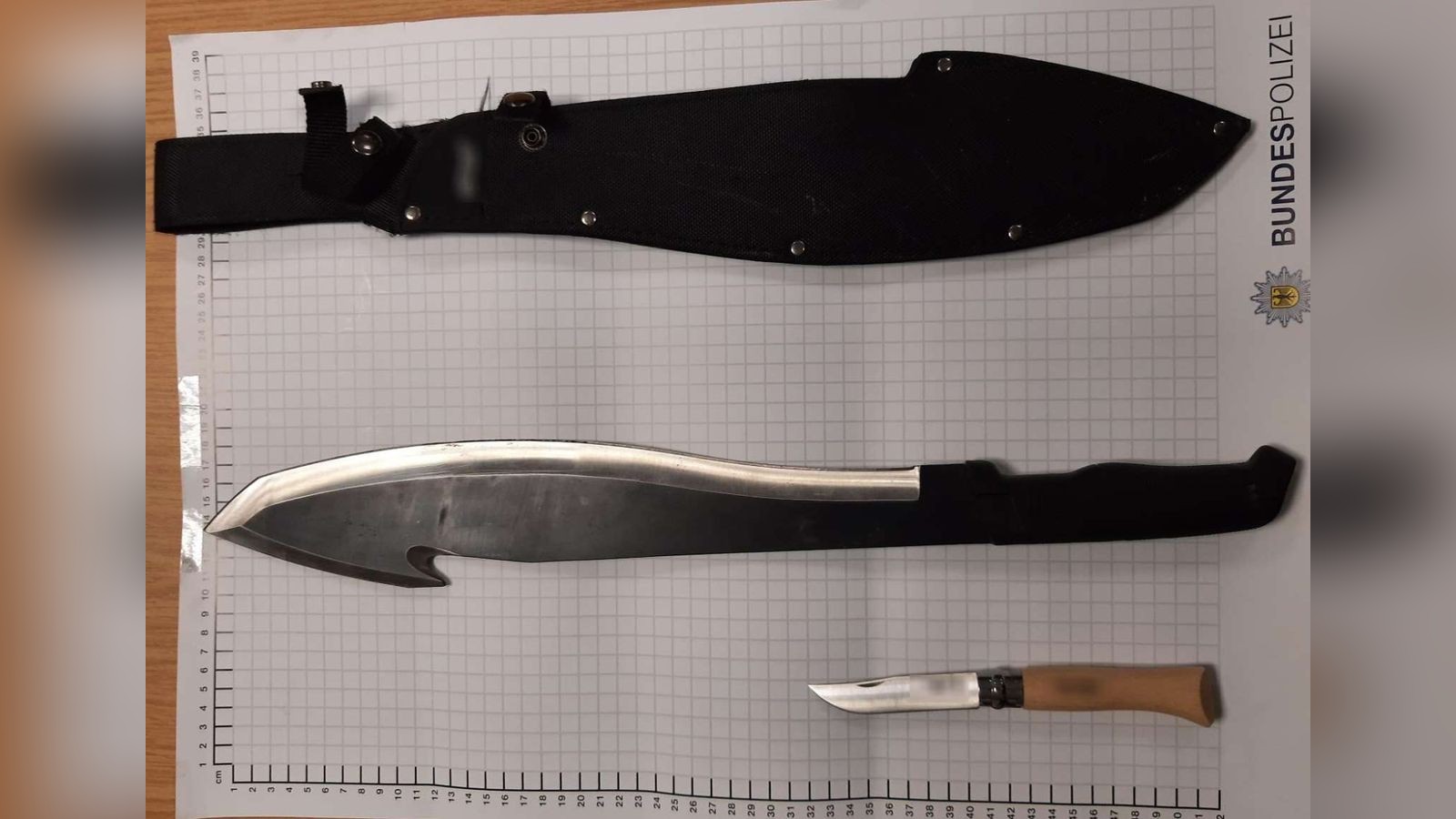 Essen: Mit Machete im Zug - Polizei stellt 28-Jährigen