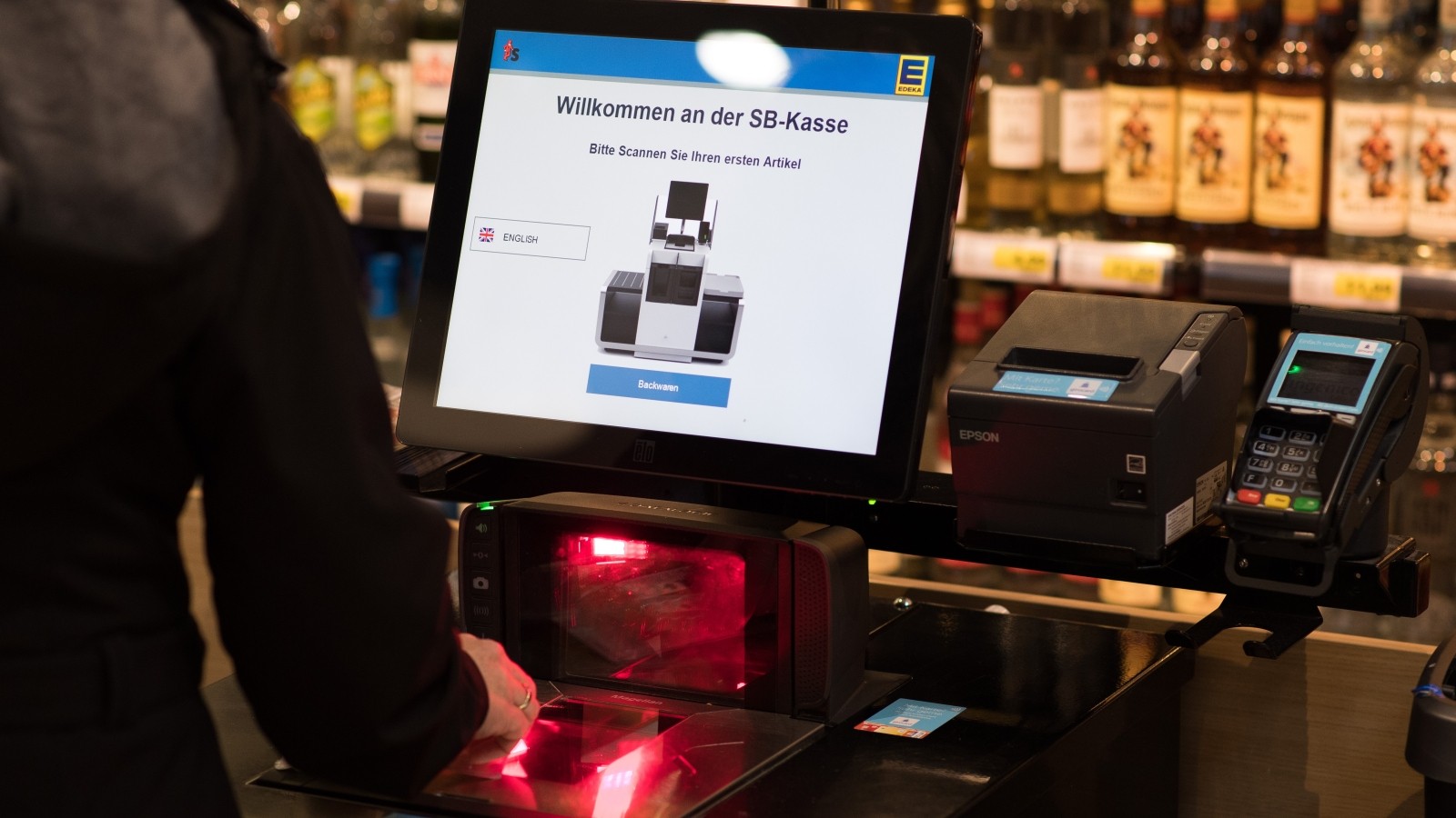 Alkohol, Alarm, Stress: So arbeiten SB-Kassen im Supermarkt