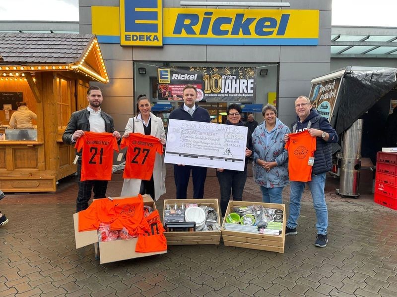 Broistedter Edeka feiert Geburtstag und spendet an Schule