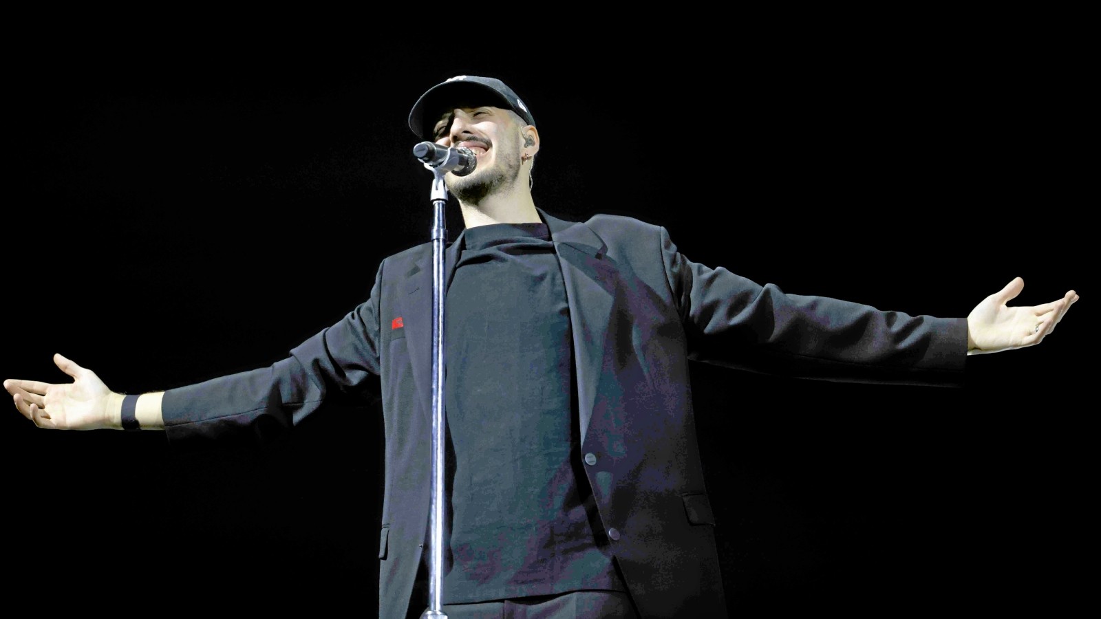 Mit „Enne-Dschieh“ und Schmyt: Rapper RIN heizt in Köln ein