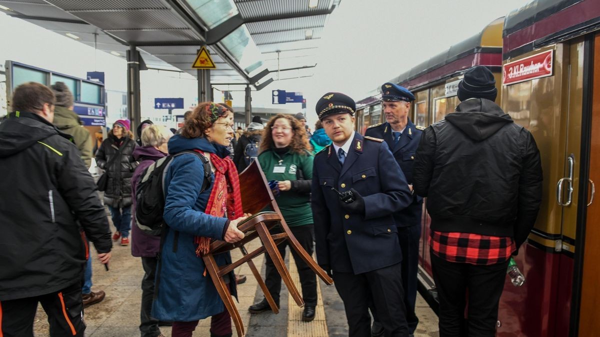 Historische S-Bahn: So war die erste Fahrt des Berliner Weihnachtszuges