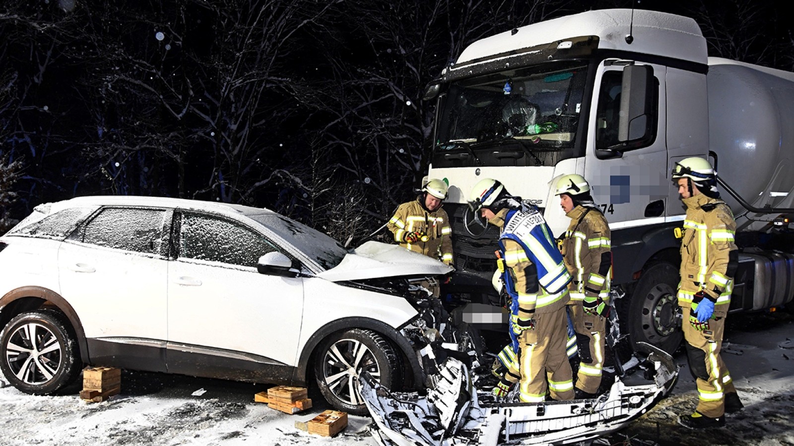 Winterberg: Zwei Schwerverletzte nach Unfall auf der B236