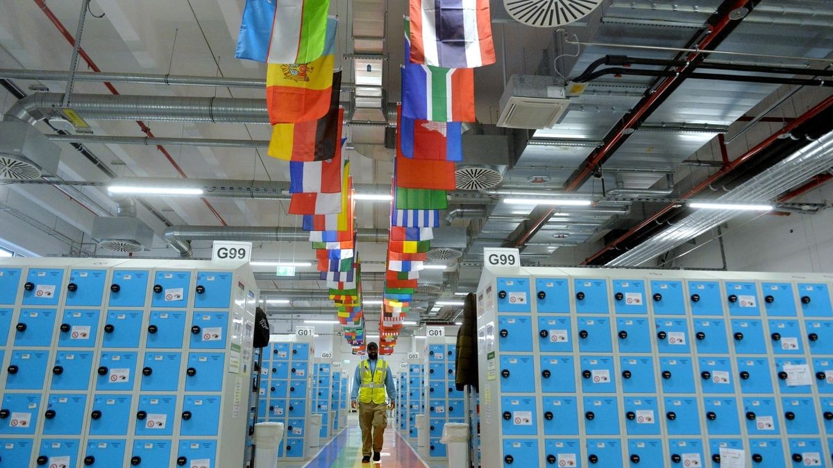 Amazon Erfurt schon im Probebetrieb: Europas modernstes Logistikzentrum ...