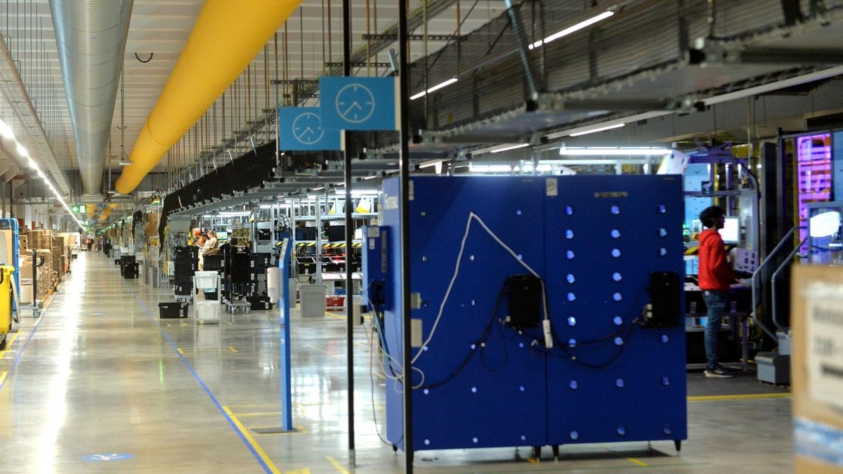 Amazon Erfurt schon im Probebetrieb: Europas modernstes Logistikzentrum ...