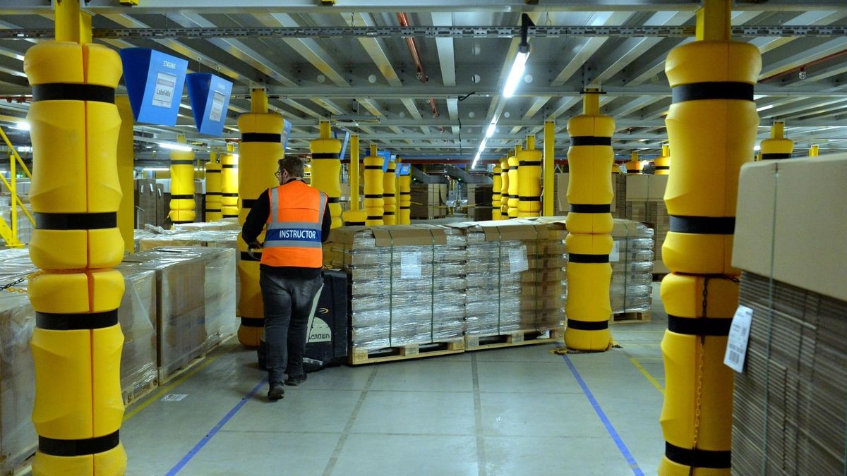 Amazon Erfurt schon im Probebetrieb: Europas modernstes Logistikzentrum ...