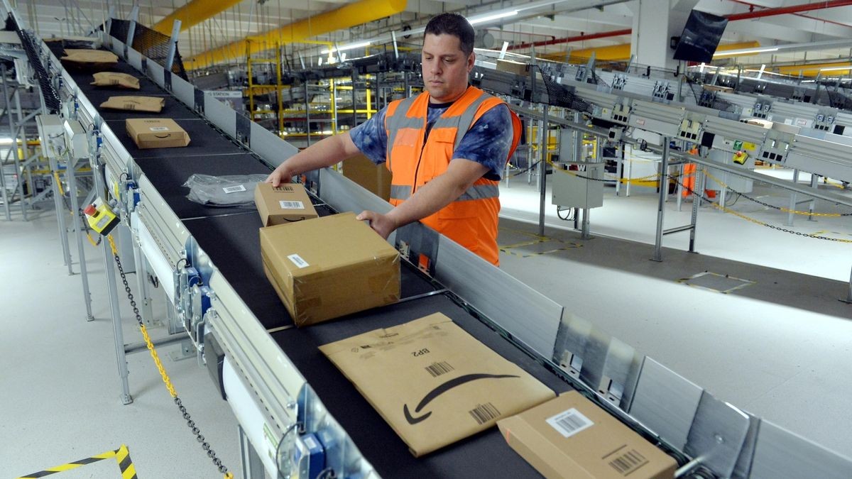 Amazon Erfurt schon im Probebetrieb: Europas modernstes Logistikzentrum ...