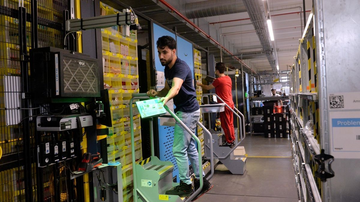 Amazon Erfurt schon im Probebetrieb: Europas modernstes Logistikzentrum ...