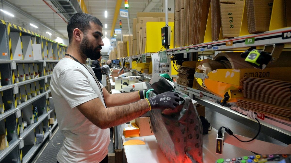 Amazon Erfurt schon im Probebetrieb: Europas modernstes Logistikzentrum ...