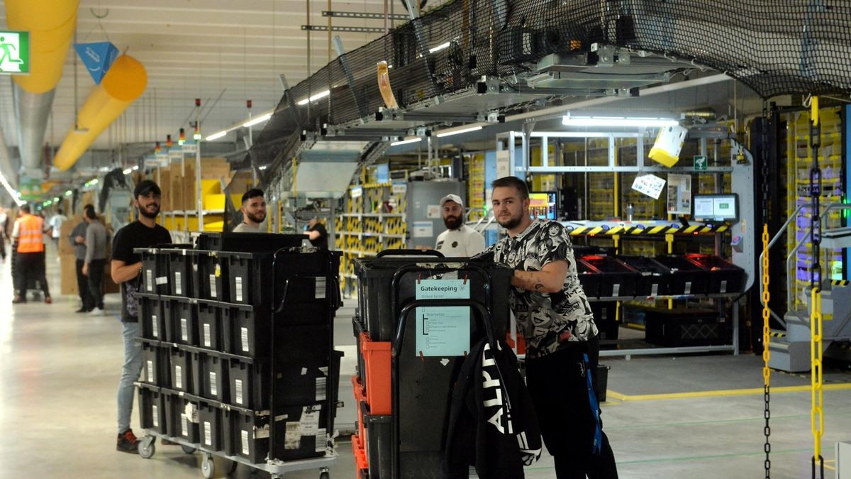 Amazon Erfurt schon im Probebetrieb: Europas modernstes Logistikzentrum ...