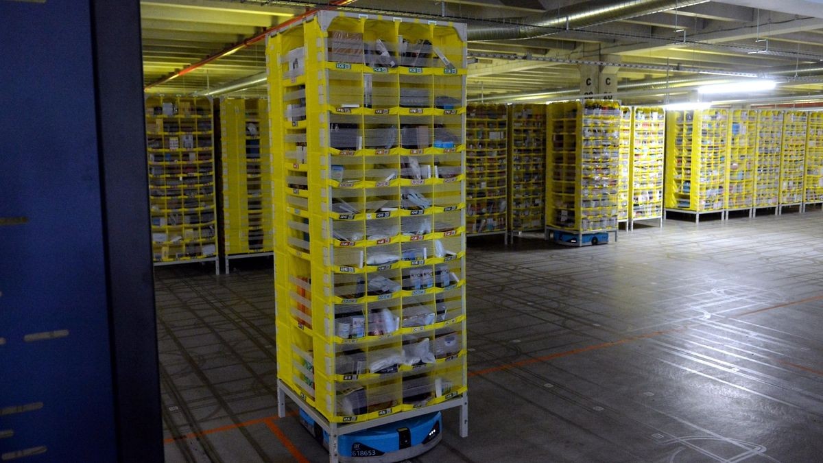 Amazon Erfurt schon im Probebetrieb: Europas modernstes Logistikzentrum ...