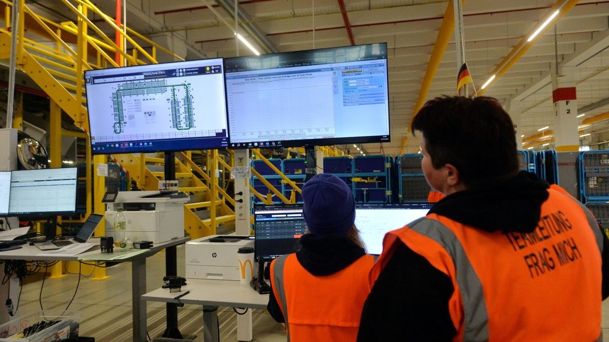 Amazon Erfurt schon im Probebetrieb: Europas modernstes Logistikzentrum ...