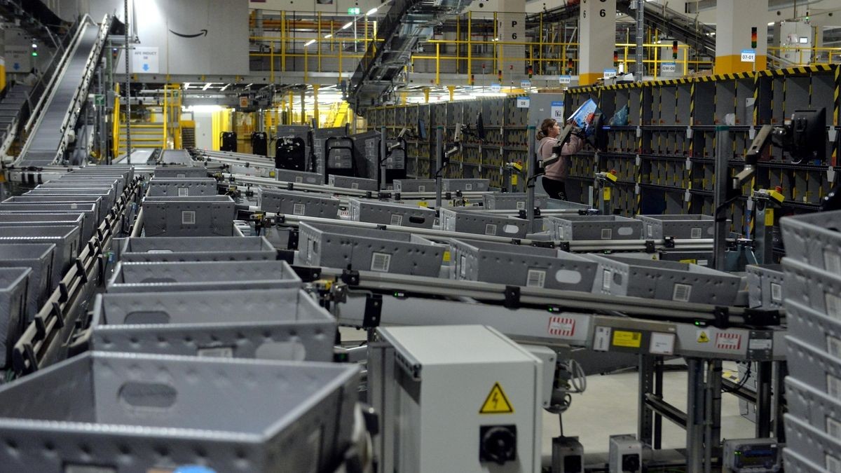 Amazon Erfurt schon im Probebetrieb: Europas modernstes Logistikzentrum ...