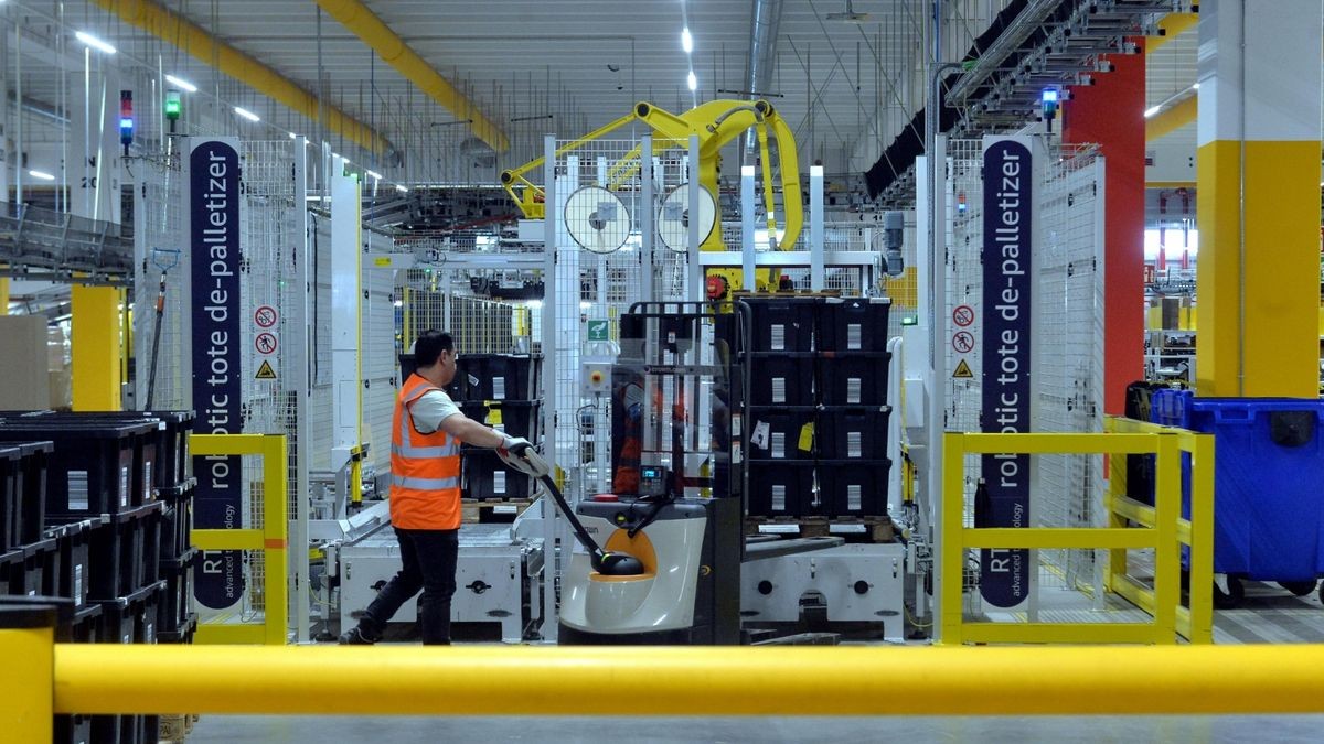 Amazon Erfurt schon im Probebetrieb: Europas modernstes Logistikzentrum ...