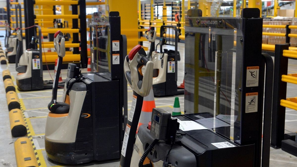 Amazon Erfurt schon im Probebetrieb: Europas modernstes Logistikzentrum ...