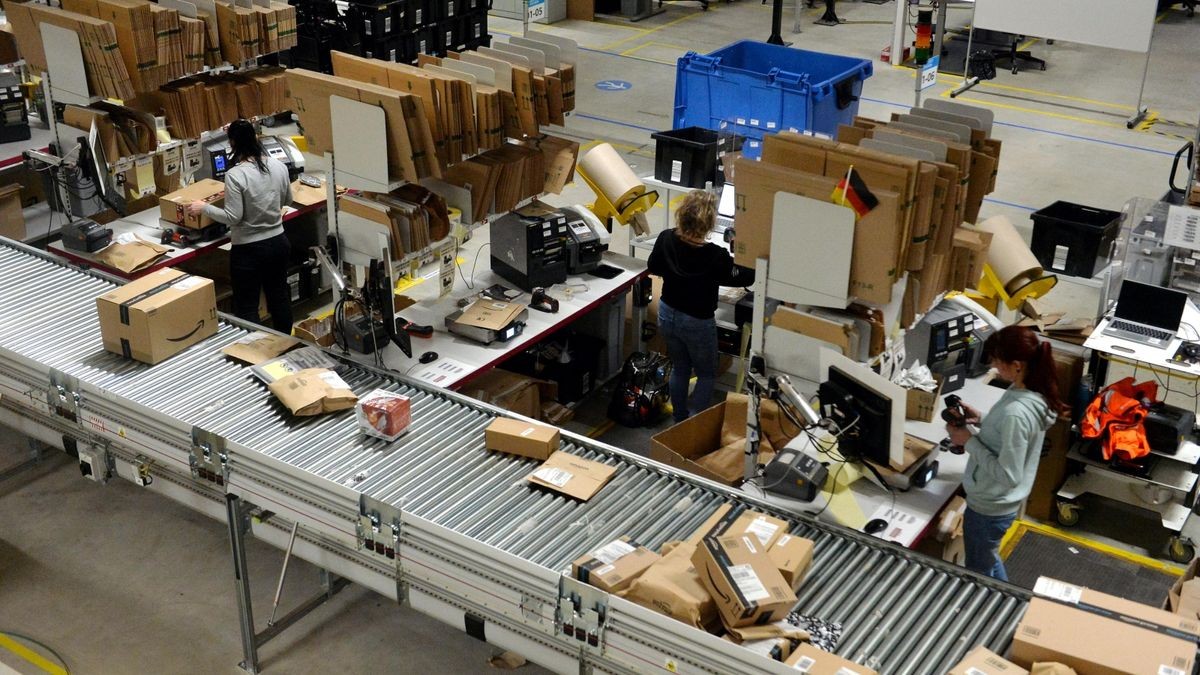 Amazon Erfurt schon im Probebetrieb: Europas modernstes Logistikzentrum ...