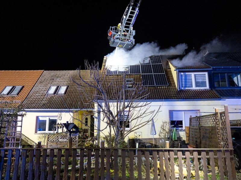 Hausbrand in Weimar – Fotos vom Feuerwehreinsatz