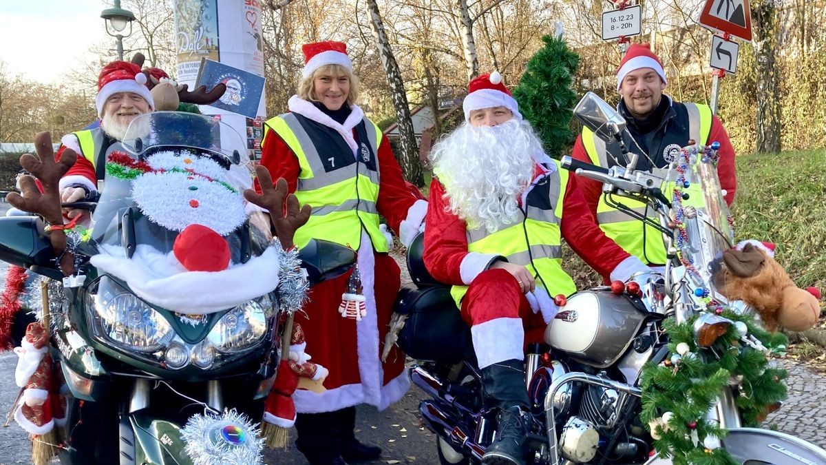 Mit Motorrad und Rauschebart: Weihnachtsmänner sind auf Tour