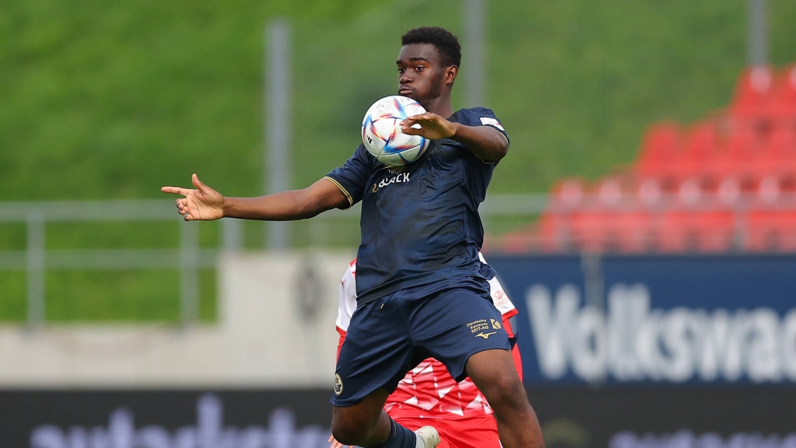 Warum Patrick Nkoa beim Rostocker Sieg gegen seinen Ex-Verein Rot-Weiß ...