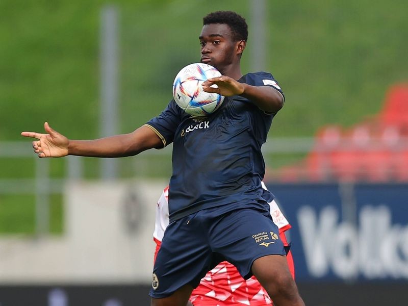 Warum Patrick Nkoa beim Rostocker Sieg gegen seinen Ex-Verein Rot-Weiß ...