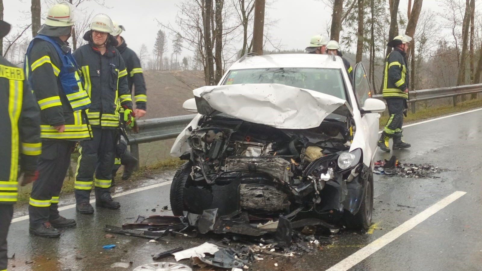 Vollsperrung nach schwerem Verkehrsunfall bei Diedenshausen