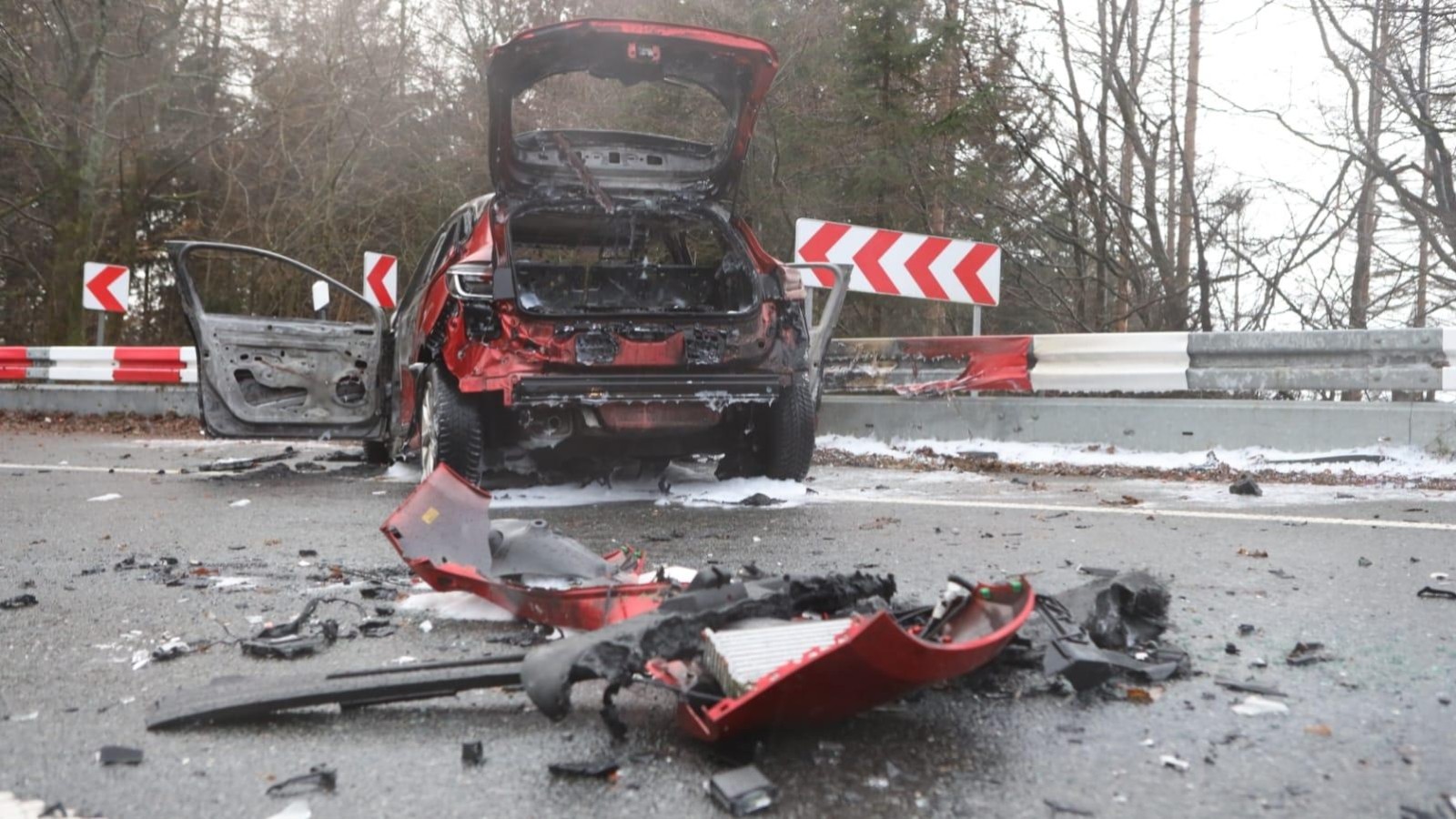 Unfall im Harz: Auto brennt aus, Hubschrauber muss abdrehen