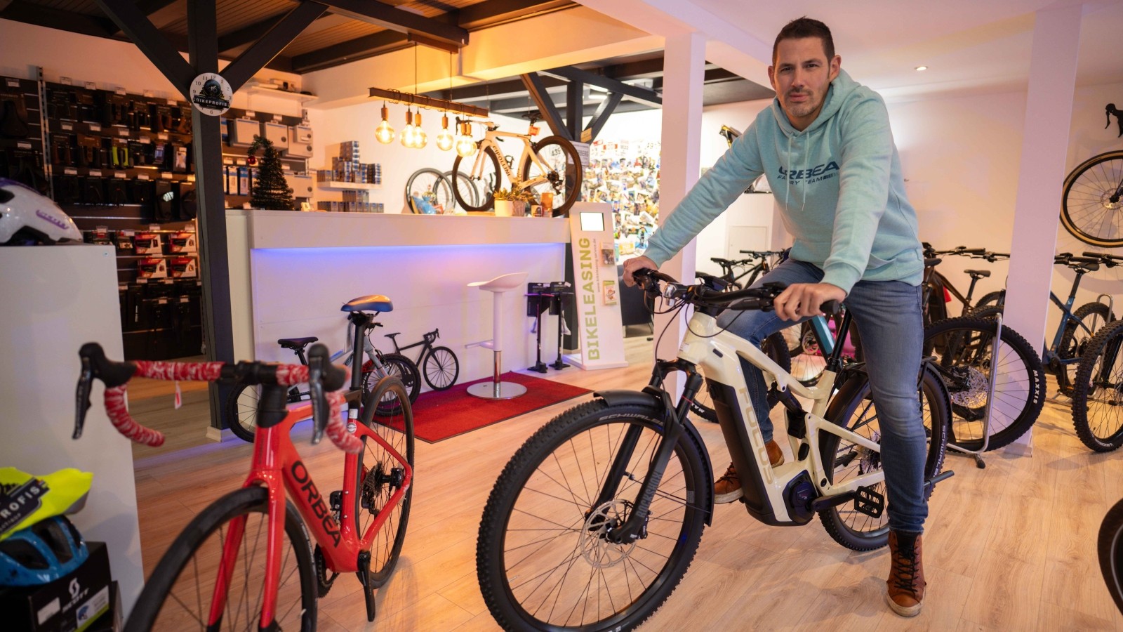 Neues Geschäft: Tim Smuda ist der „Bikeprofi“ in Bottrop