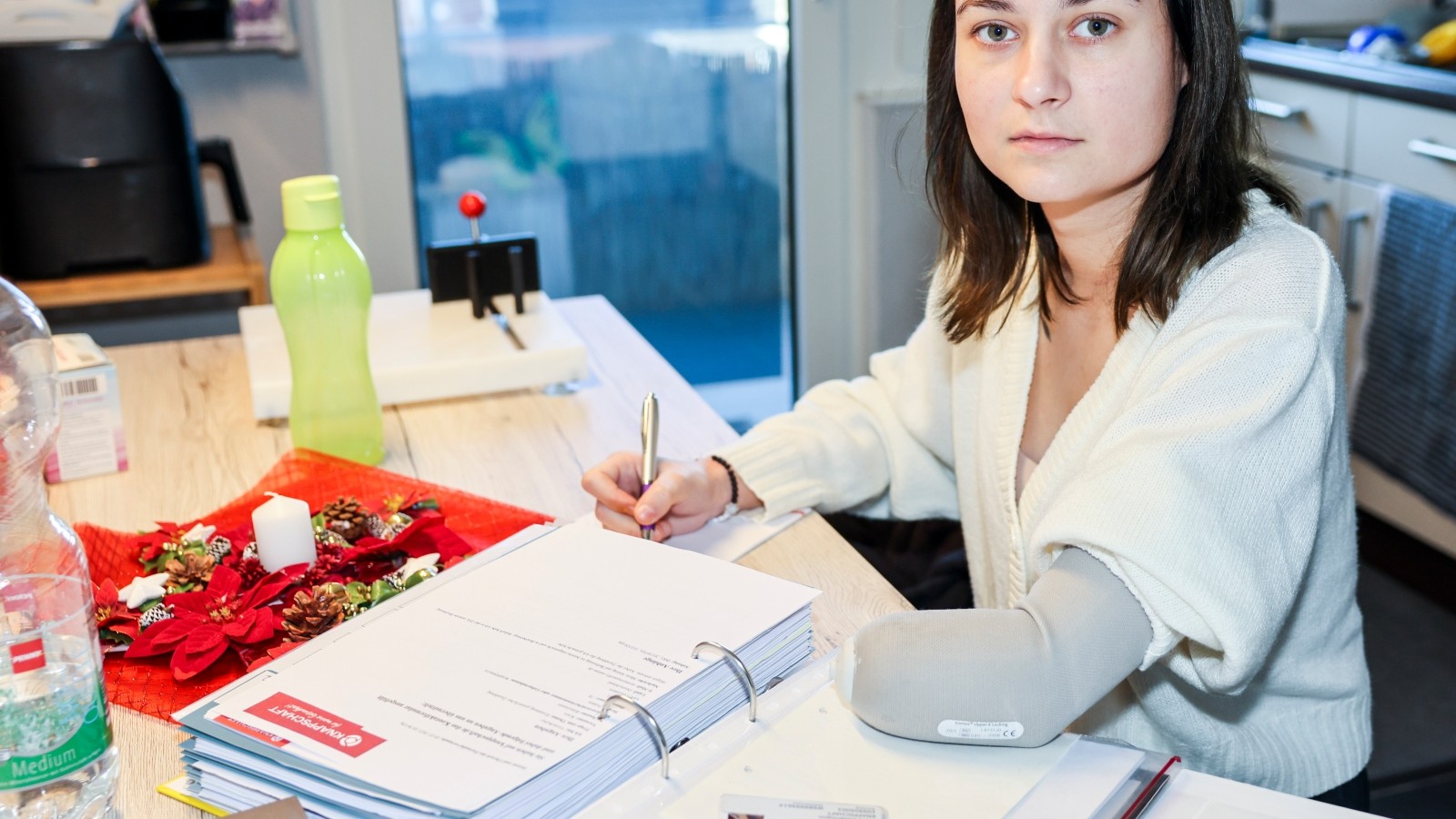 Arm amputiert: Kiara (22) aus Dinslaken kämpft für Prothese