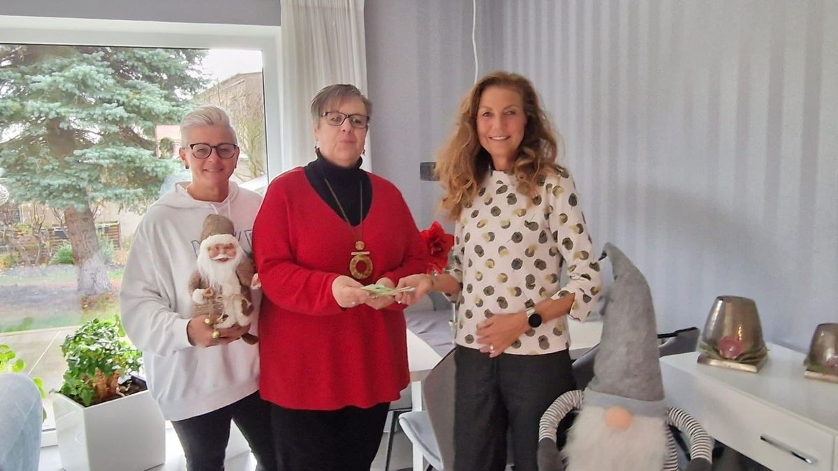 „Helfende Engel“ unterstützen Weihnachtsmann in Zeulenroda