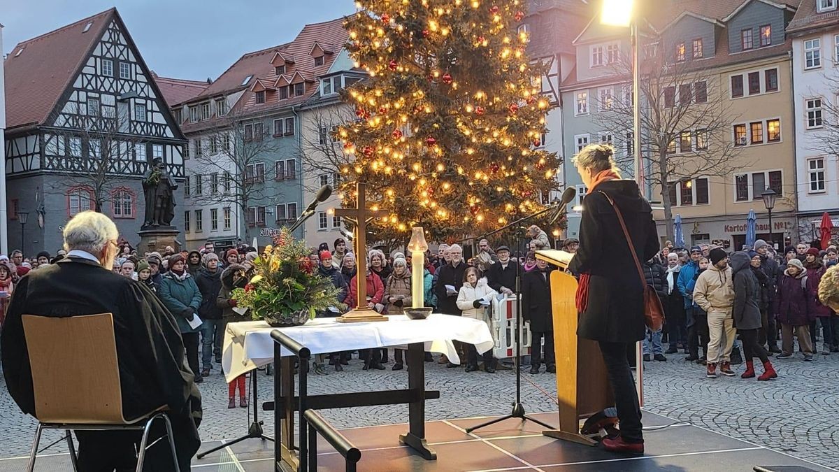 800 Menschen singen gemeinsam auf dem Jenaer Marktplatz