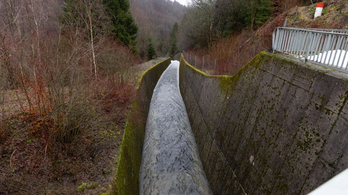 Talsperre Schönbrunn läuft über – Fotos von vor Ort