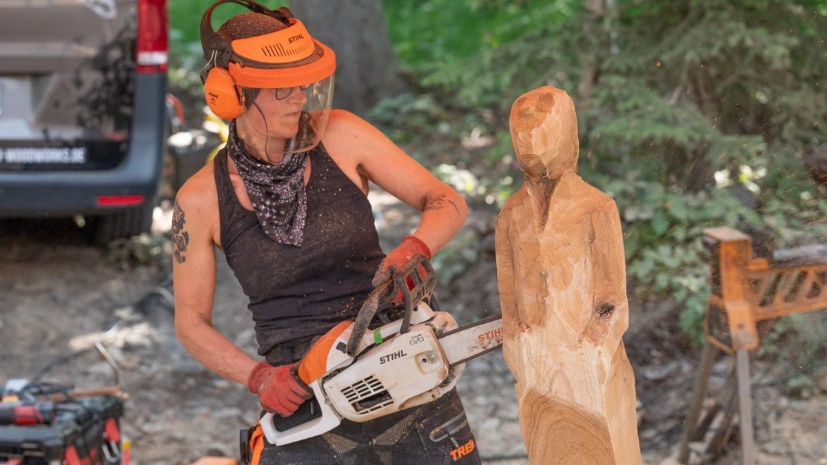 Künstlerin mit Biss: Wenn das Sägen zum Extremsport wird