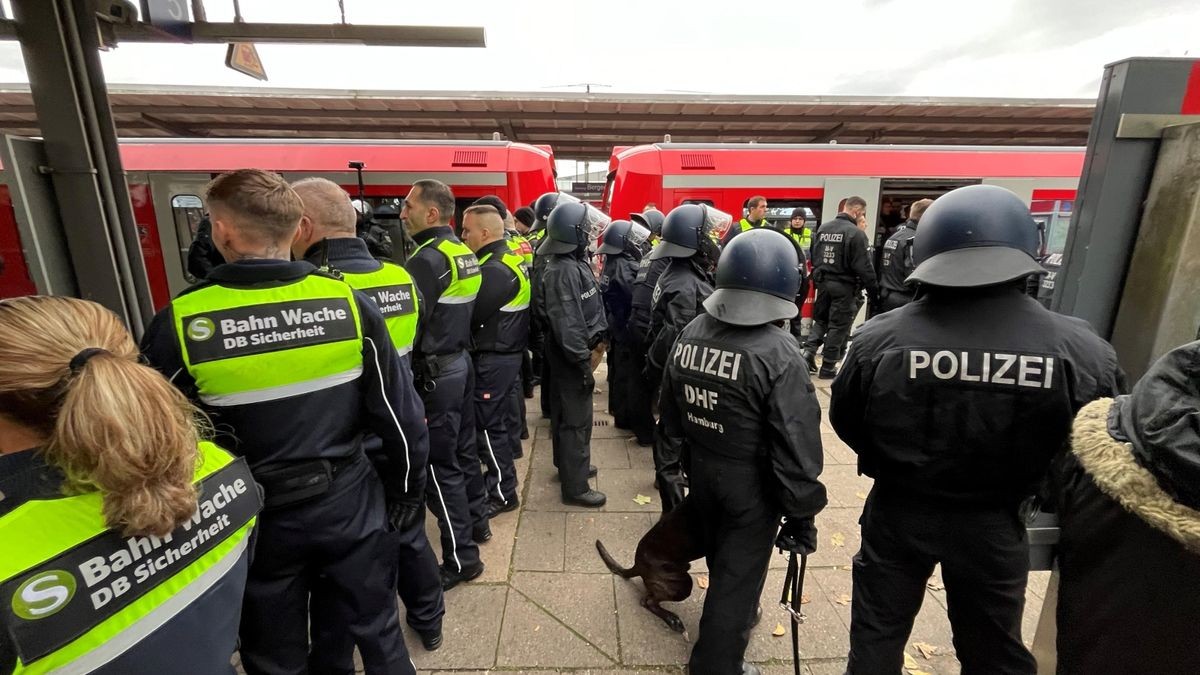 Als die Polizei am Bergedorfer Bahnhof das Chaos inszenierte