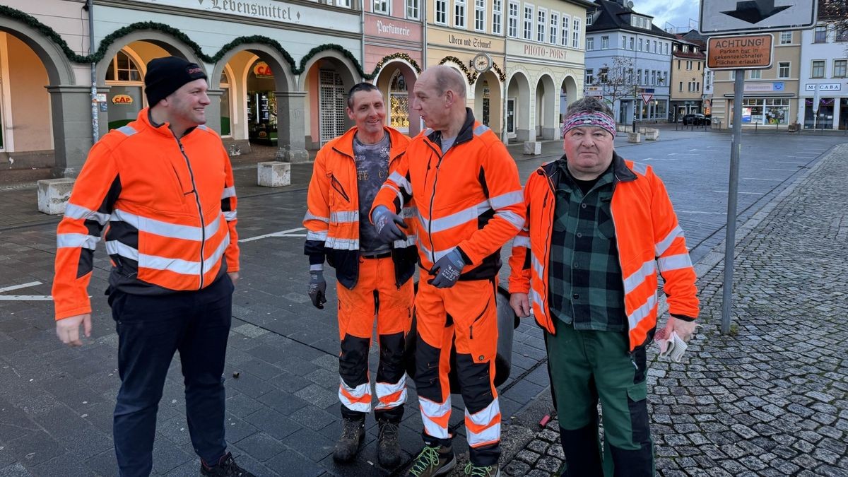 Saalfeld am Neujahrsmorgen: Unterwegs mit den Männern vom Bauhof