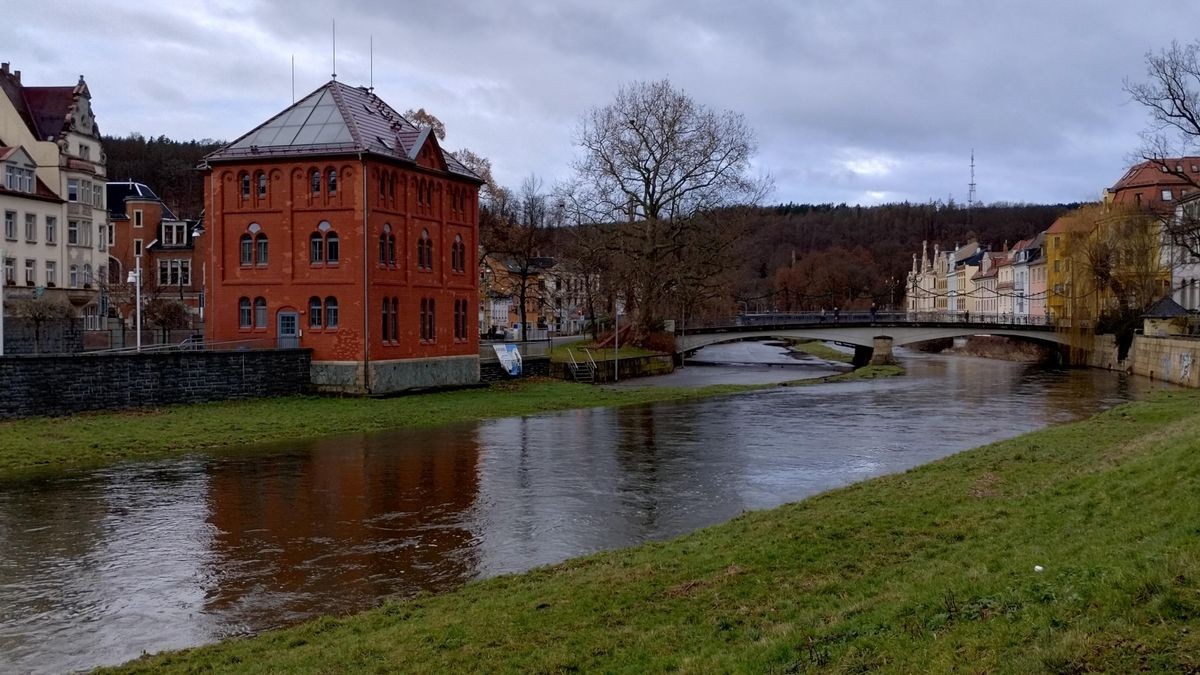 Hochwasser in Greiz weg: Parkplatz wieder frei